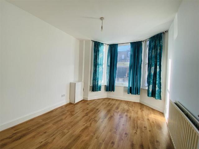 Hetley Road, Shepherds Bush 2 bed apartment to rent £1,998 pcm £461 pw