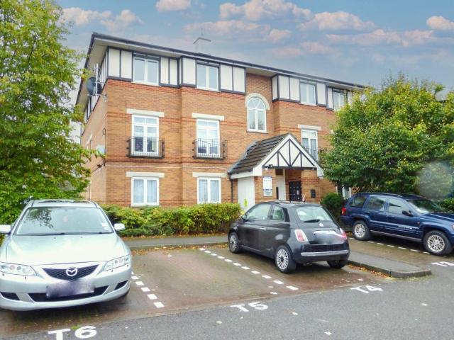 Heton Gardens, Tribune Court NW4, 1 bed flat to rent, £1,400 pcm | PrimeLocation