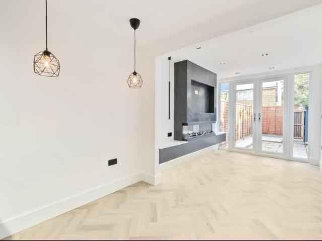 Hevelius Close, Greenwich SE10 3 bed terraced house to rent £2,800 pcm £646 pw