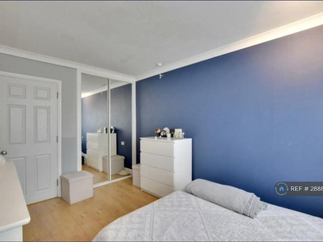 Hevelius Close, London, SE10 1 bed flat to rent £1,595 pcm £368 pw