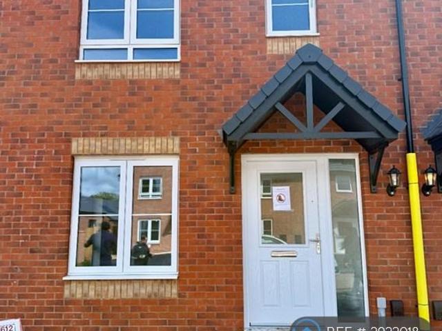 Hever Court, Stafford, ST16 3 bed end of terrace house to rent £1,325 pcm £306 pw