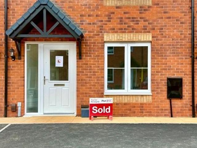 Hever Court, Stafford, ST16 3 bed terraced house to rent £1,325 pcm £306 pw
