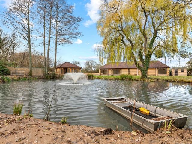 Hever Road, Edenbridge TN8, 3 bed detached bungalow to rent, £3,500 pcm | PrimeLocation