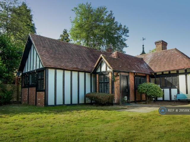Hever Road, Hever, TN8 3 bed bungalow to rent £2,150 pcm £496 pw