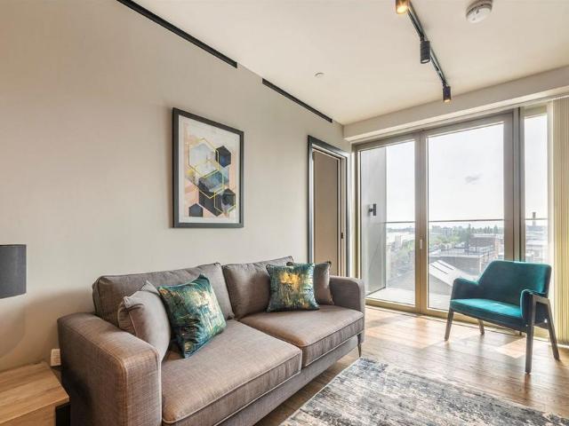Hewett Street, London EC2A 1 bed flat to rent £3,200 pcm £738 pw