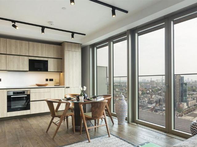 Hewett Street, London EC2A 2 bed flat to rent £4,500 pcm £1,038 pw