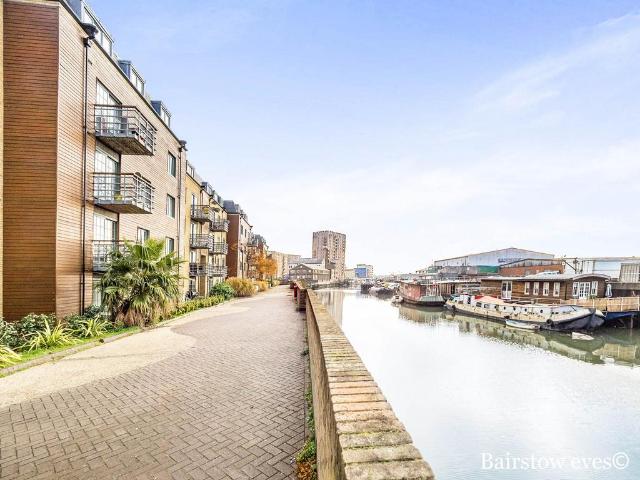 Hewetts Quay, Barking, IG11 2 bed flat to rent £1,850 pcm £427 pw