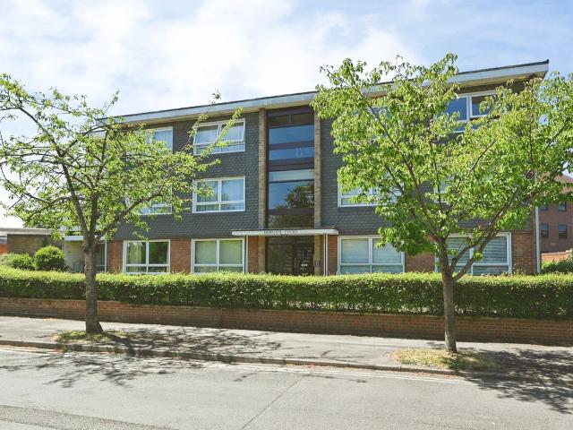 Hewgate Court, Henley On Thames RG9, 2 bed flat to rent, £1,500 pcm | PrimeLocation