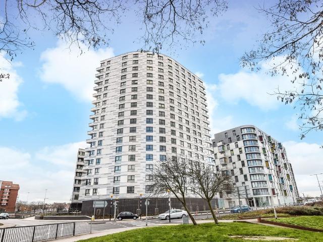 Hewitt, Alfred Street, Reading RG1, 1 bed flat to rent, £1,325 pcm | PrimeLocation