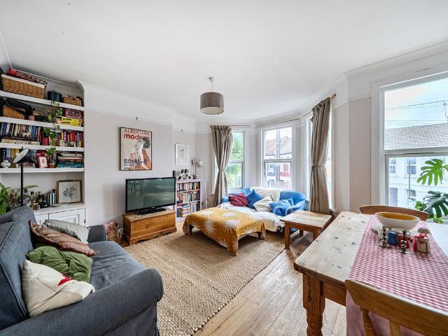 Hewitt Road, Harringay, London N8, 2 bed flat to rent, £2,200 pcm | PrimeLocation