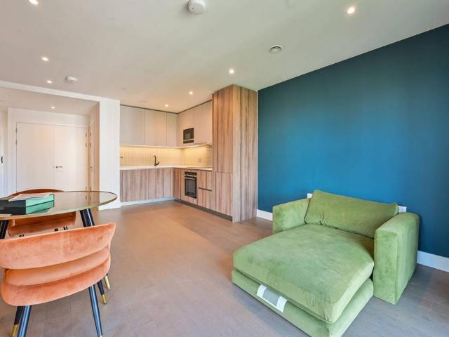 Hewson Way, Elephant and Castle. 1 bed flat to rent £3,100 pcm £715 pw
