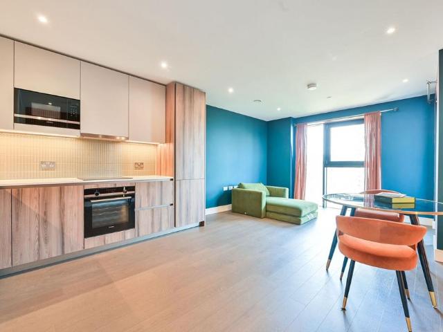 Hewson Way, Elephant and Castle. 1 bed flat to rent £3,100 pcm £715 pw