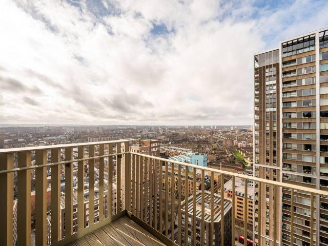 Hewson Way, Elephant And Castle, London SE17, 2 bed flat to rent, £4,200 pcm | PrimeLocation