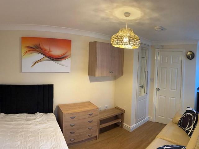 Hexthorpe Road, Doncaster DN4, Studio to rent, £520 pcm | PrimeLocation