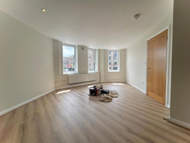 Hexagon House, Wallington SM6 2 bed flat to rent £1,550 pcm £358 pw