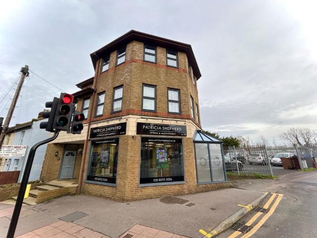 Hexagon House, Wallington SM6 2 bed flat to rent £1,550 pcm £358 pw