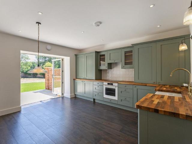 Heythrop Park, Chipping Norton. 3 bed terraced house to rent £3,500 pcm £808 pw