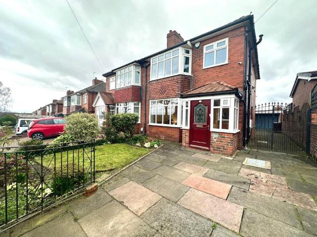 Heywood Old Road, Manchester M24 3 bed semi detached house to rent £1,850 pcm £427 pw