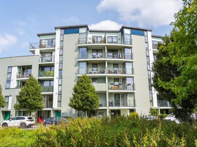 Heybourne Crescent, Colindale NW9, 2 bed flat to rent, £1,800 pcm | PrimeLocation