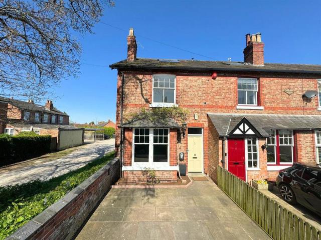 Heyes Lane, Alderley Edge 3 bed end of terrace house to rent £2,150 pcm £496 pw