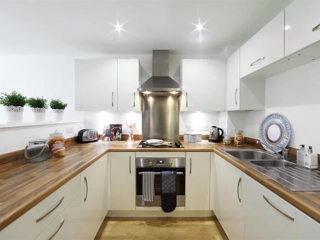 Heyfields, Worsley M28, 2 bed flat to rent, £995 pcm | PrimeLocation