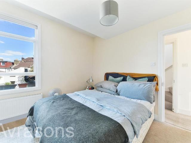 Heyford Avenue, Vauxhall, London SW8, 3 bed flat to rent, £3,450 pcm | PrimeLocation