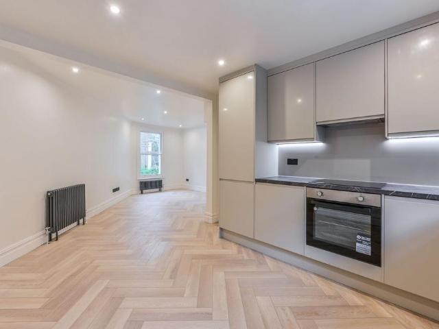 Heyford Avenue, SW8, Oval, SW8 2 bed flat to rent £2,850 pcm £658 pw