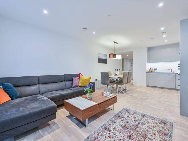 Heygate Street, Elephant And Castle, London SE17, 2 bed flat to rent, £3,000 pcm | PrimeLocation