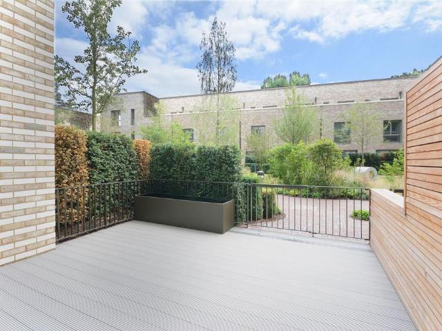 Heygate Street, Elephant and Castle. 3 bed flat to rent £7,999 pcm £1,846 pw