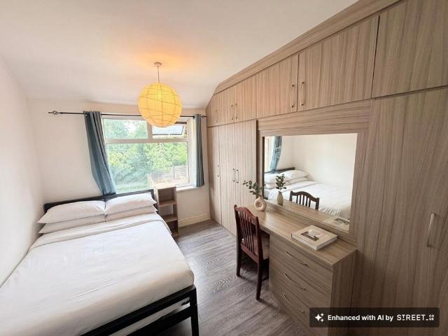Heyscroft Road, Manchester, M20 4 bed semi detached house to rent £1,890 pcm £436 pw
