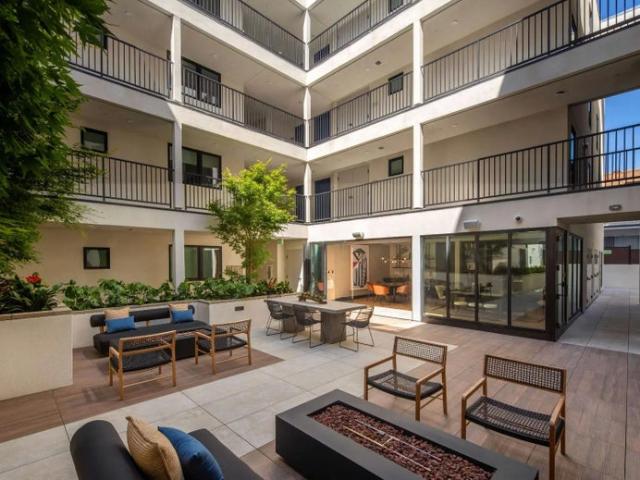 HI! I am looking for someone to take over my lease