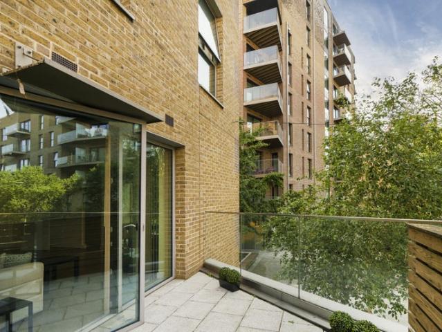 Hi spec apartment with 2 bathrooms