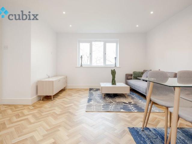 Hi spec 2 bed in zone 1 SE1 with parking