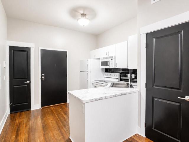 Himebaugh Apartments 1 Bedroom Apartment for Rent at 1011 S 30th Ave, Omaha, NE 68105