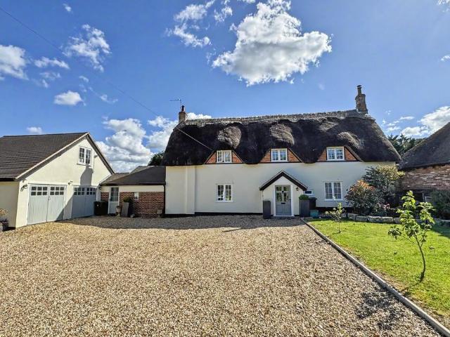 Hinton Martell 4 bed detached house to rent £3,500 pcm £808 pw