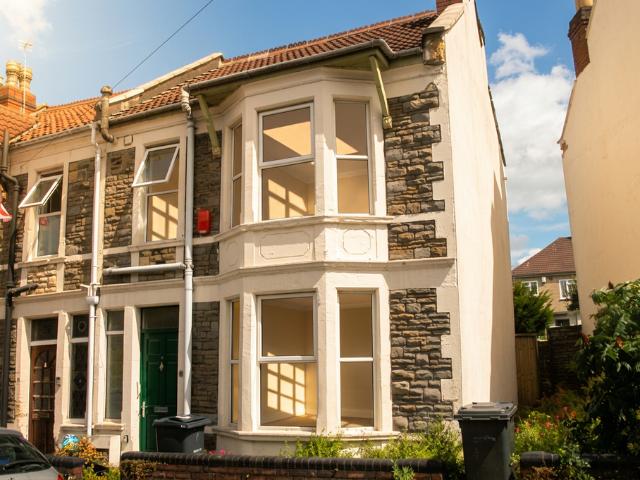 Hinton Road 4 bed Bills Inc. 4 bed house to rent £2,173 pcm £501 pw