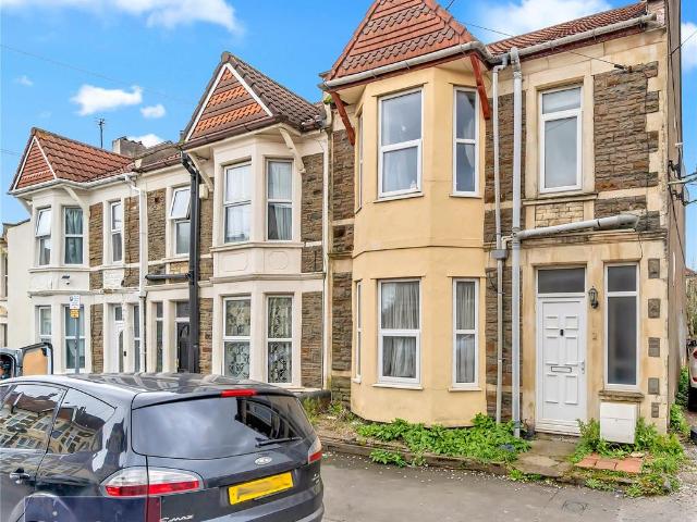 Hinton Road, Bristol BS16 5 bed semi detached house to rent £3,000 pcm £692 pw