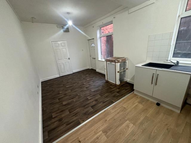 Hinckley Road, Leicester LE3, Studio to rent, £425 pcm | PrimeLocation