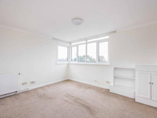 Hind Grove, London, E14