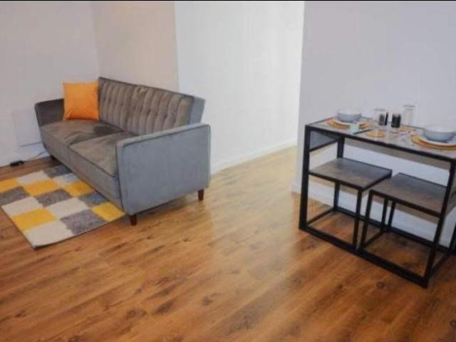 Hind Grove, Poplar E14, 3 bed flat to rent, £2,550 pcm | PrimeLocation