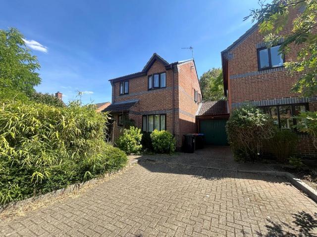 Hindemith Gardens, Milton Keynes MK7 3 bed detached house to rent £1,795 pcm £414 pw