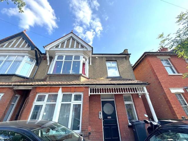 Hindes Road, Harrow HA1 1 bed flat to rent £1,375 pcm £317 pw