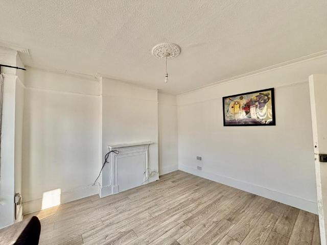 Hindes Road, Harrow HA1 2 bed maisonette to rent £1,650 pcm £381 pw