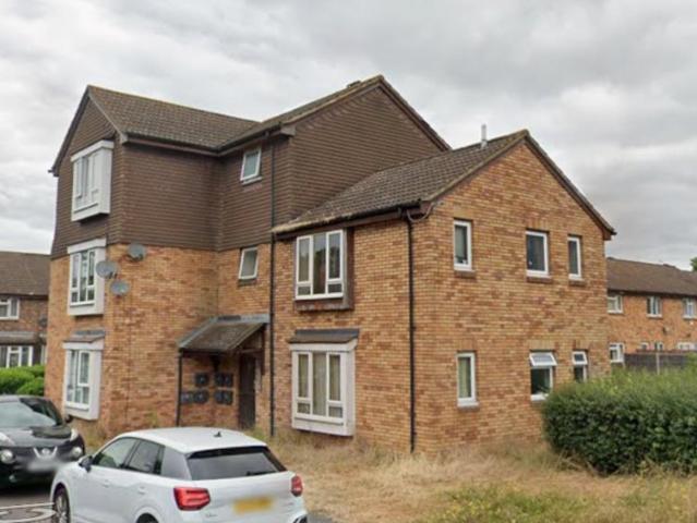 Hindhead Close, Uxbridge UB8 1 bed flat to rent £1,050 pcm £242 pw