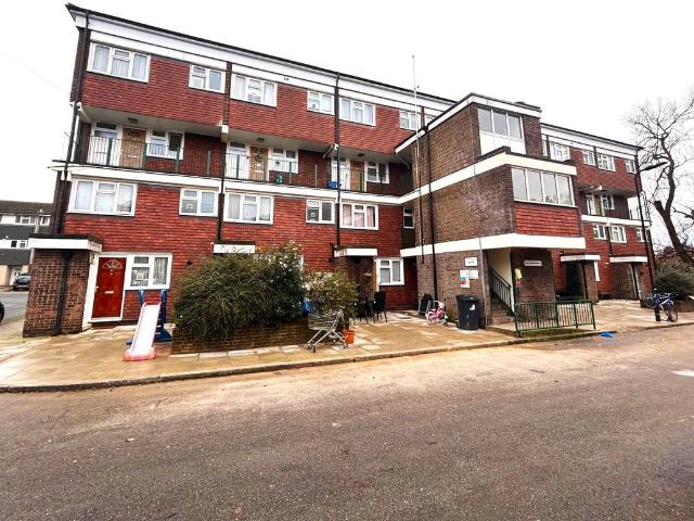 Hindhead Gardens, Northolt UB5, 1 bed flat to rent, £1,450 pcm | PrimeLocation