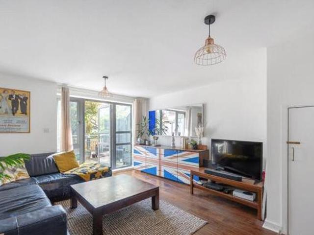 Hindon Court, Wilton Road, 2 Bedroom Maisonette