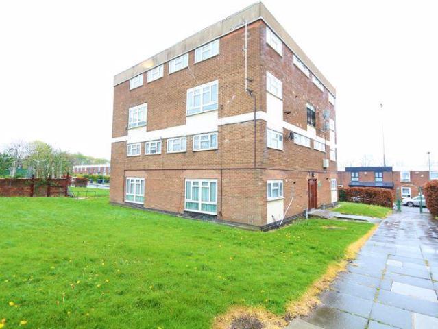 Hindlow Close, Duddeston, Nechells. 3 bed apartment for sale.