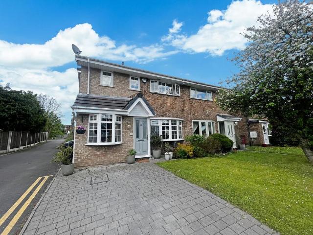 Hindley Road, Westhoughton, BL5 3 bed semi detached house to rent £1,550 pcm £358 pw