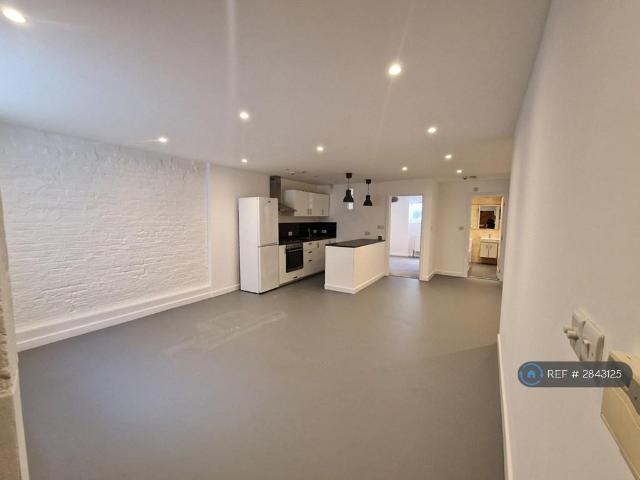 Hindsleys Place, London, SE23 2 bed flat to rent £1,900 pcm £438 pw