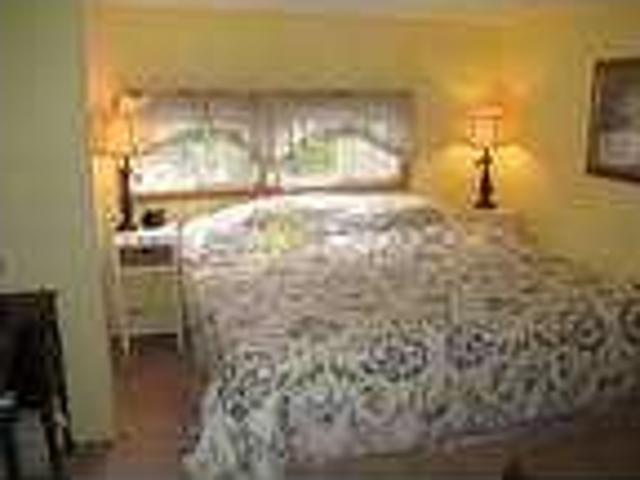Hinsdale 2 bed 2 baths Lakehouse